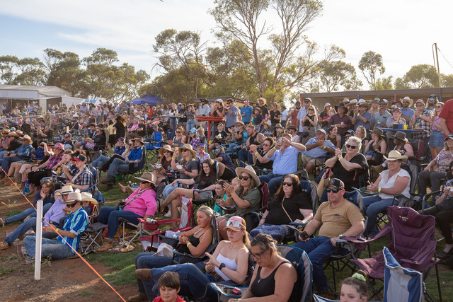 Rodeo roars into Peterborough | The Transcontinental
