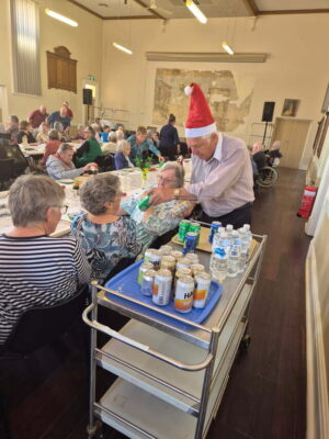 Seniors enjoy festive feast | The Transcontinental