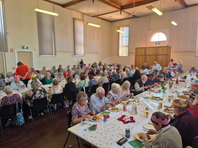 Seniors enjoy festive feast | The Transcontinental